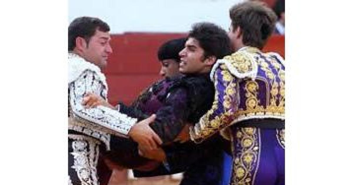 El diestro resultó herido en la cara interna del muslo izquierdo con ...