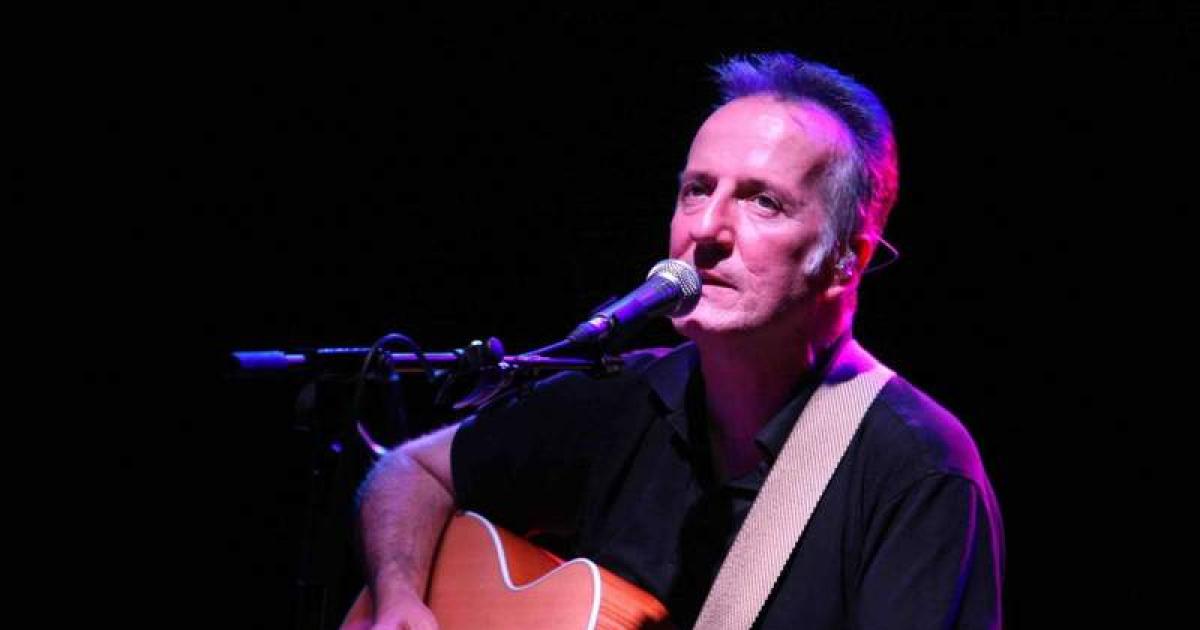 Varona hace ‘Punto y seguido’ en Azadinos