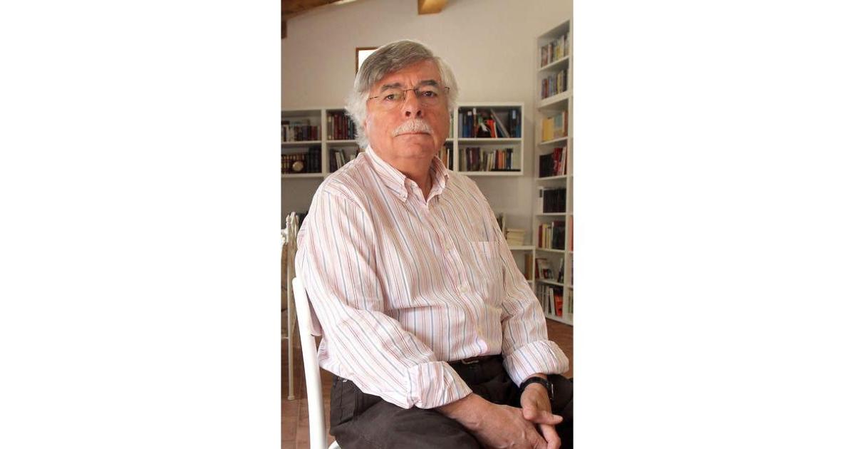 Román Álvarez, premio La Armonía de las Letras por la biblioteca de Abelgas