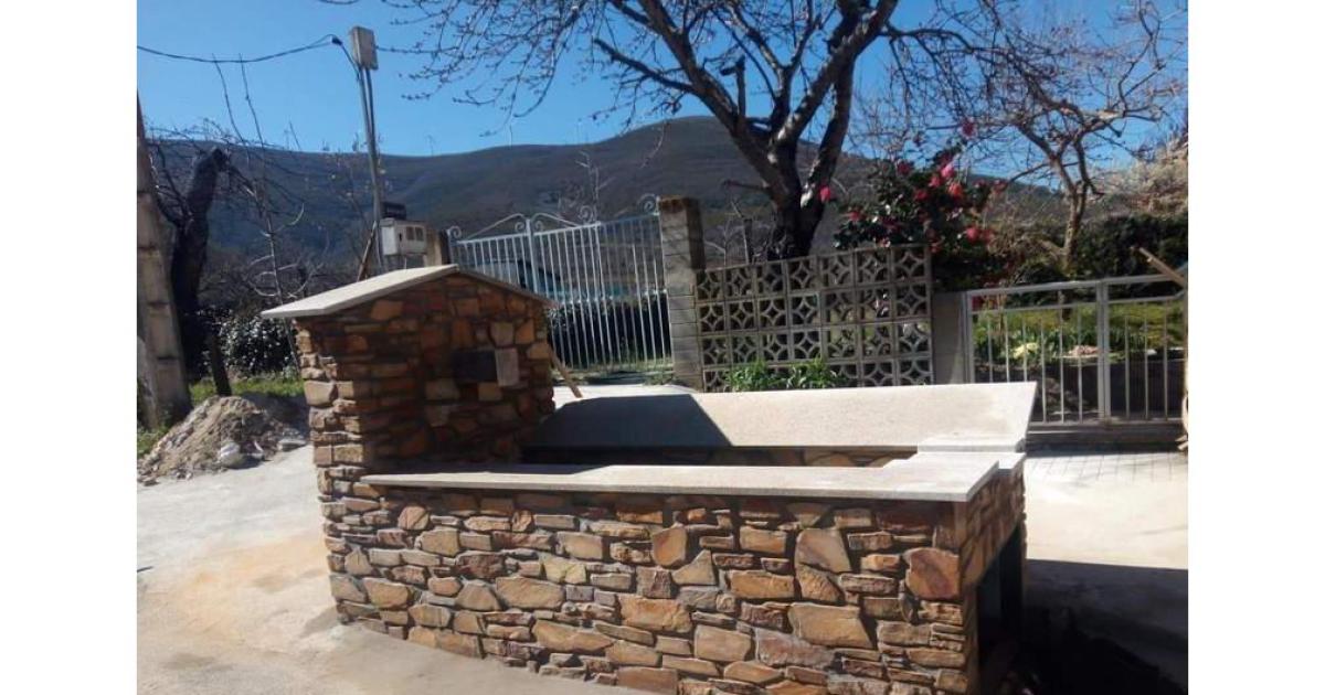 Turienzo Castañero recupera su viejo lavadero y la fuente de una plazoleta
