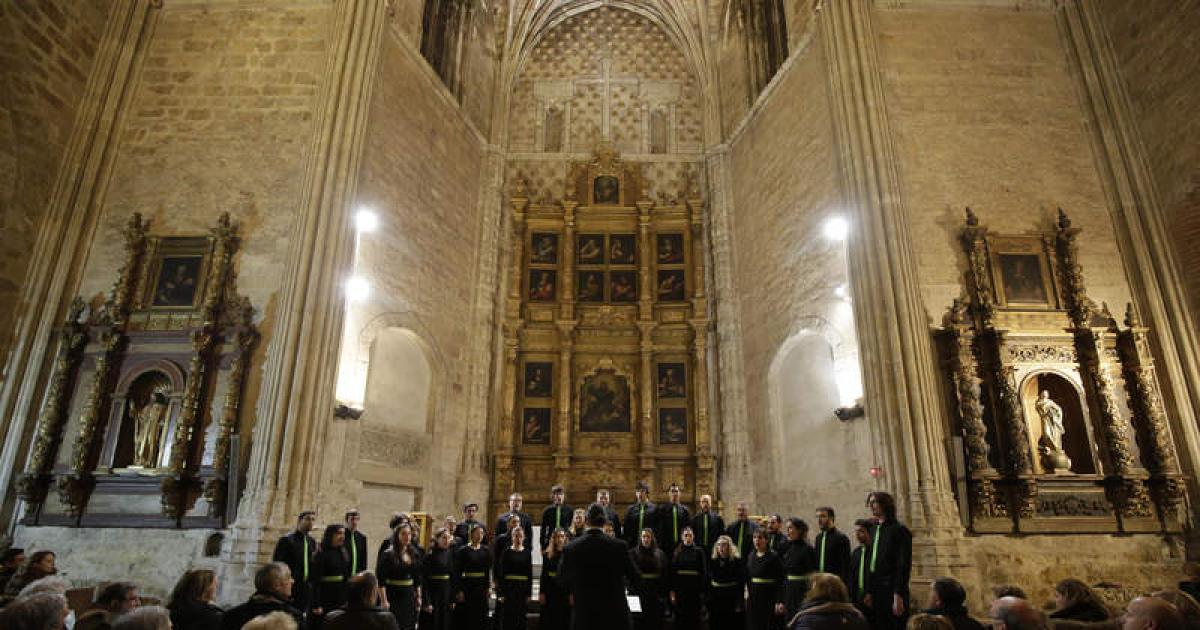 El Coro Ángel Barja, protagonista en el claustro de los capuchinos