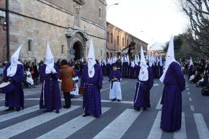 El Dainos pregona el Rosario de la Buena Muerte