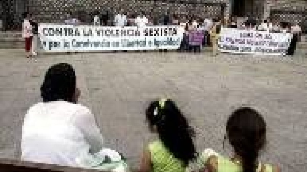 La plataforma contra la violencia machista denuncia el silencio