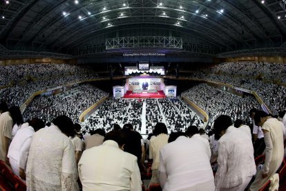 La secta Moon, el polémico credo con influencia global y vetado en Japón