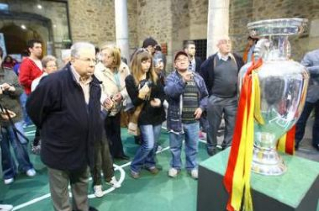 | Fútbol | Selecciones |: Ponferrada acoge a la Eurocopa