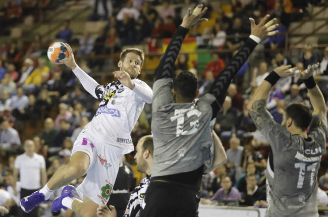 Balonmano | Liga Asobal: Mosic y Juanjo, futuro incierto