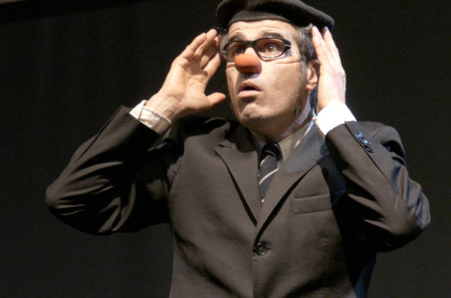 teatro en espacio vías: Roberto González da vida al payaso Ustaquí