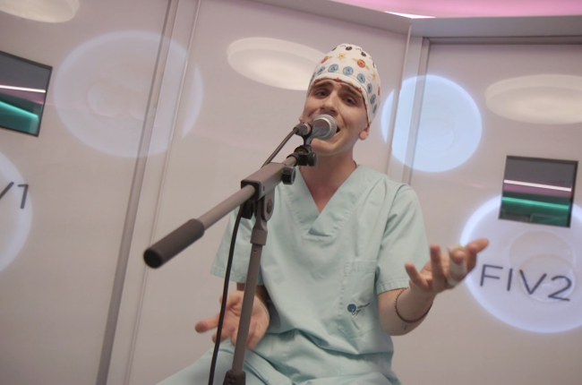 Un concierto para embriones del trans Hugo Marlo anima el instituto de ...