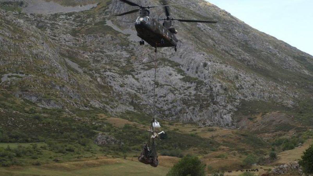 La Casa de León homenajea al comandante de la Guardia Civil Emilio ...
