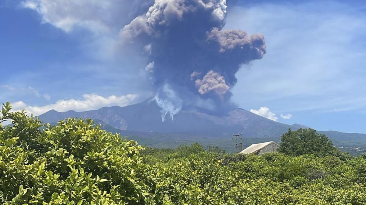 Nueva actividad eruptiva del Etna, en Sicilia, pero sin problemas para ...