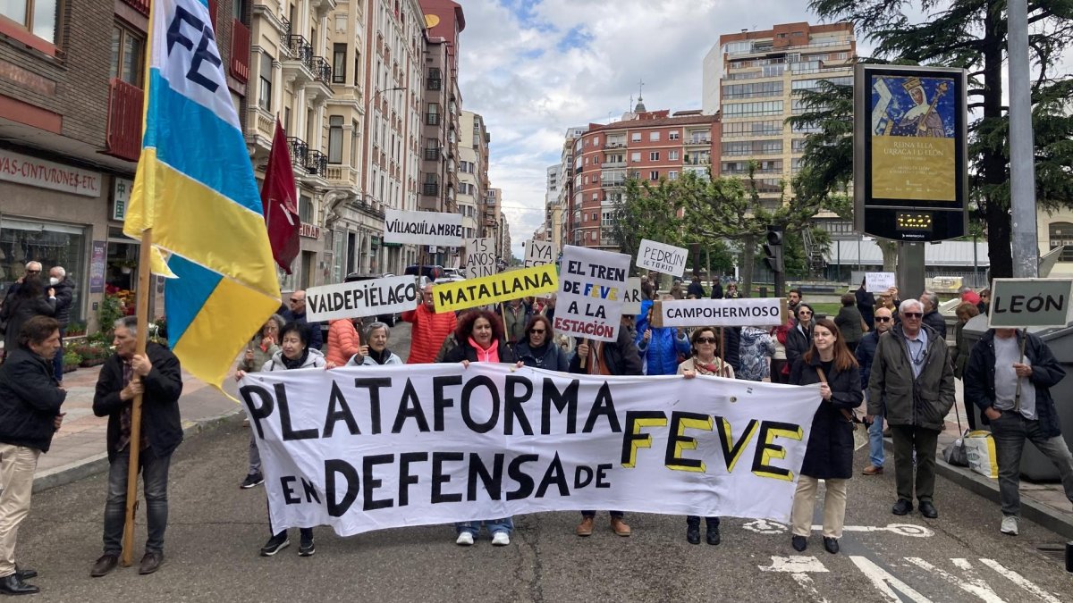 La Plataforma en Defensa de Feve de León interrumpe su movilización ...