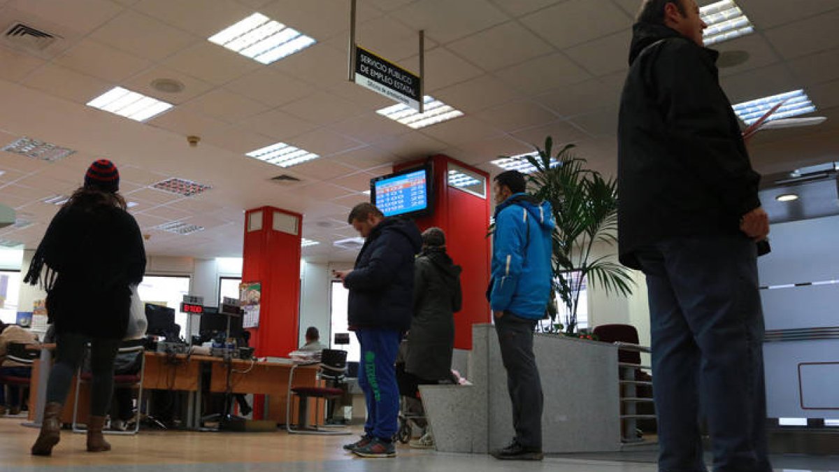 El final del verano mantiene el empleo en León: sólo 42 parados más en ...