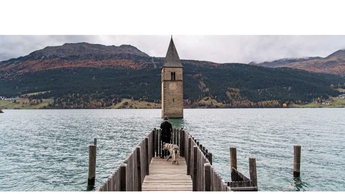 LA TORRE QUE RECUERDA EL PUEBLO INUNDADO EN 1950 EN GRAUN
