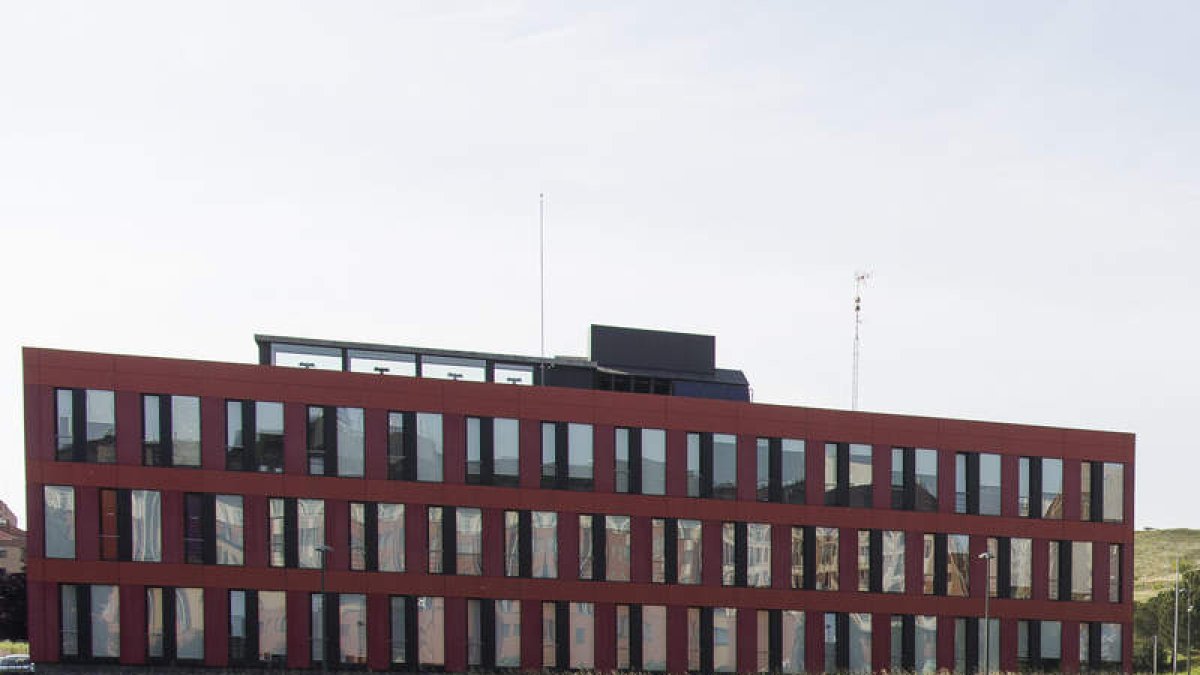La ampliación del Edificio Rojo se complica por la falta de interés de ...
