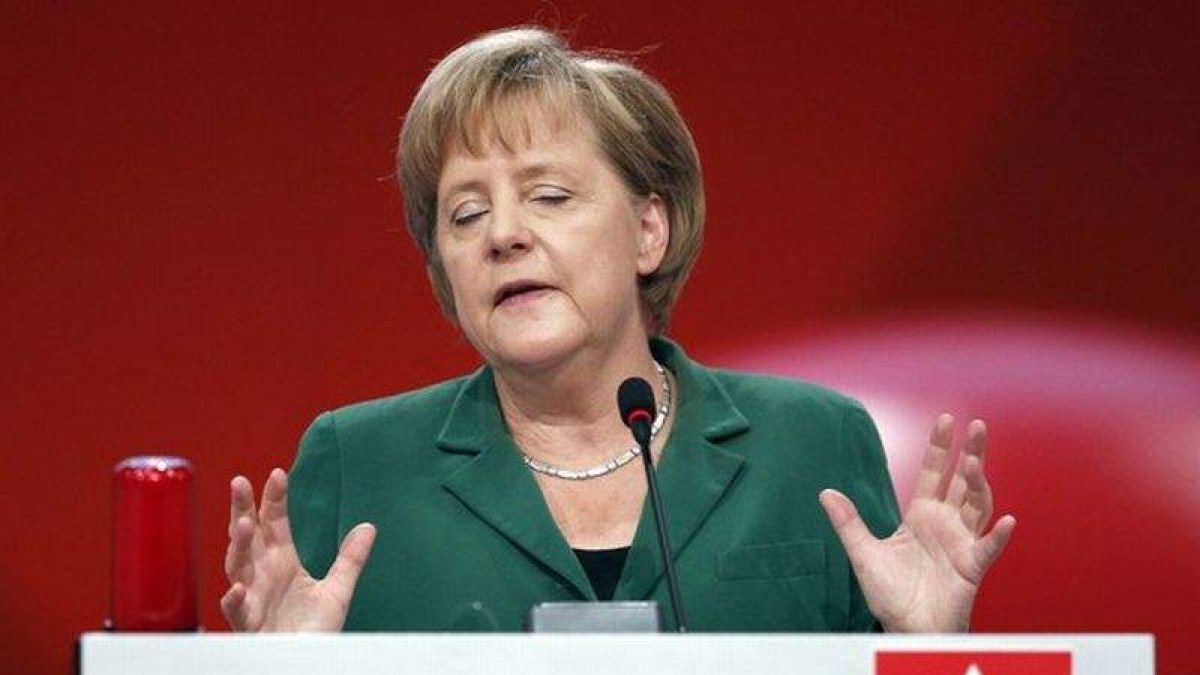 Merkel insta a EEUU y el FMI a colaborar en la solución de la crisis ...