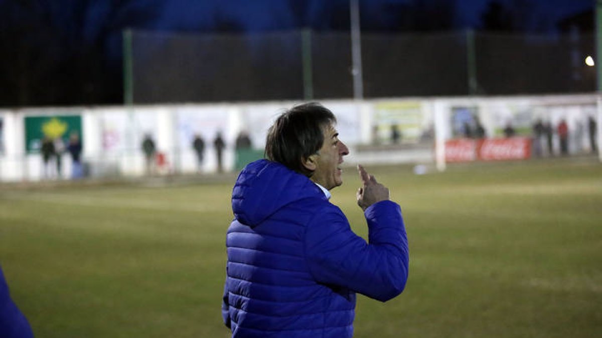 Pepe Calvo renueva con el CD Onzonilla