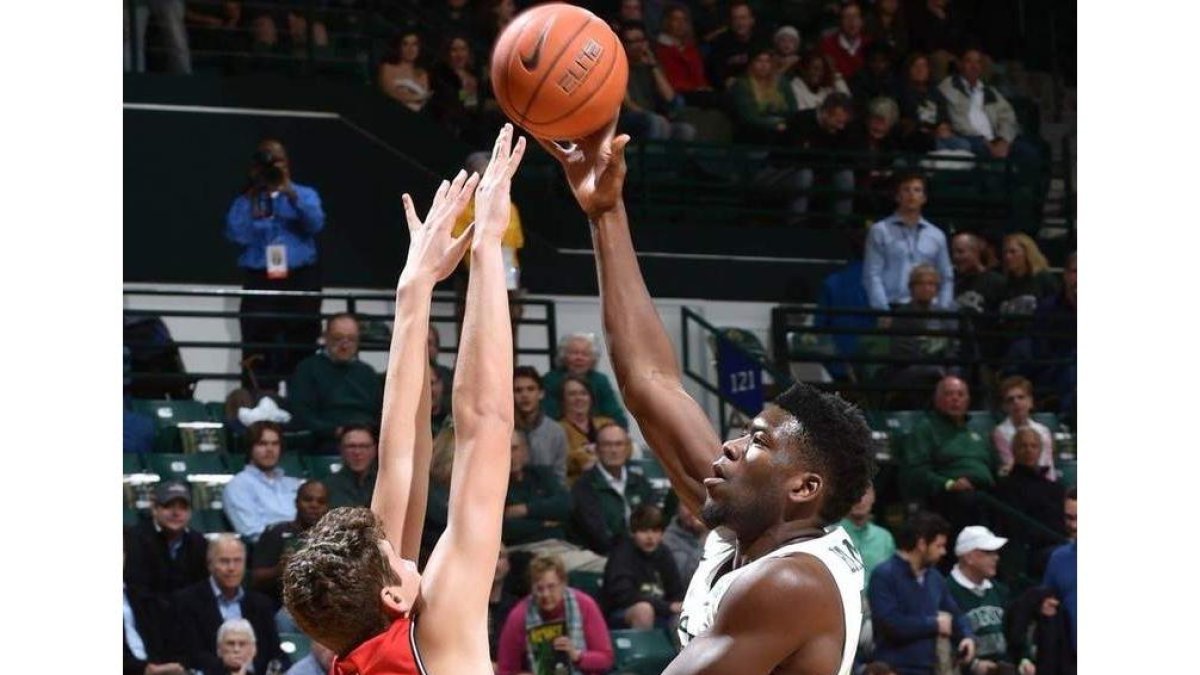 El Ciudad de Ponferrada completa el plantel con el pívot Amidou Bamba