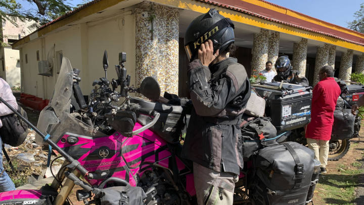 La pareja de españoles atacada en la India declara una vez más y sale rumbo a Nepal