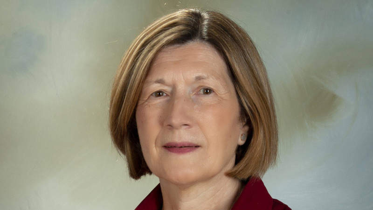 Carmen Rueda lleva a Tula Varona el libro ‘Mariposas negras sobre fondo ...