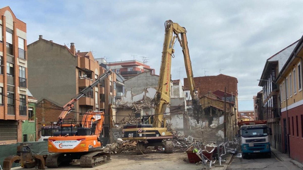 Así se demuelen los edificios de la Ronda Interior de León para no ...