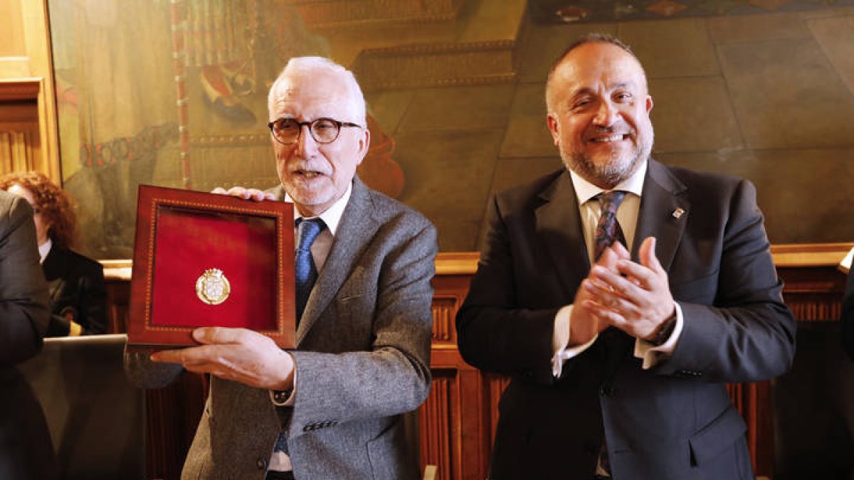 Luis Mateo Díez recibe la Medalla de Oro de la Provincia: "Soy el ...