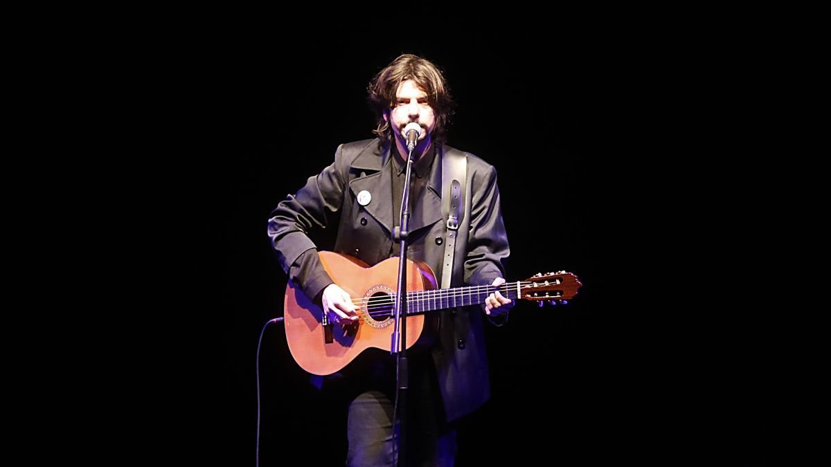 'Canciones de amor y guerra' con Arsel Randez
