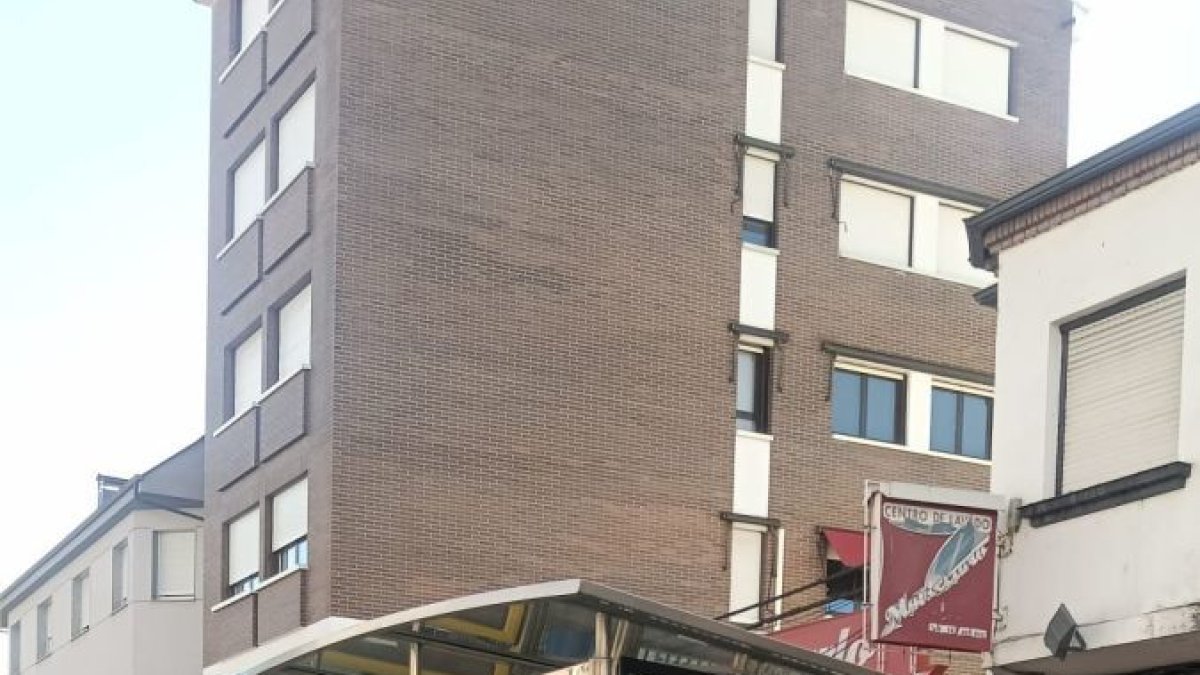 Nueva marquesina en la avenida de Portugal de Ponferrada