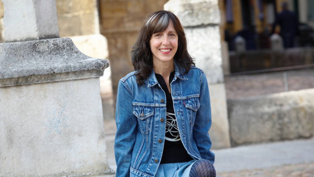 La leonesa Azucena Delife muestra la medicina de la música
