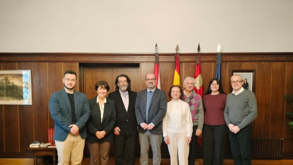 La nueva directiva del IEB recibe el respaldo municipal de Ponferrada