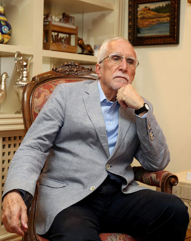 Luis Mateo se mete con Machado