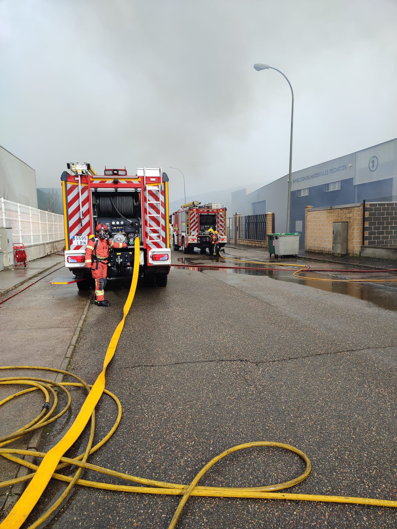 Controlado el incendio de la nave de Otero de las Dueñas