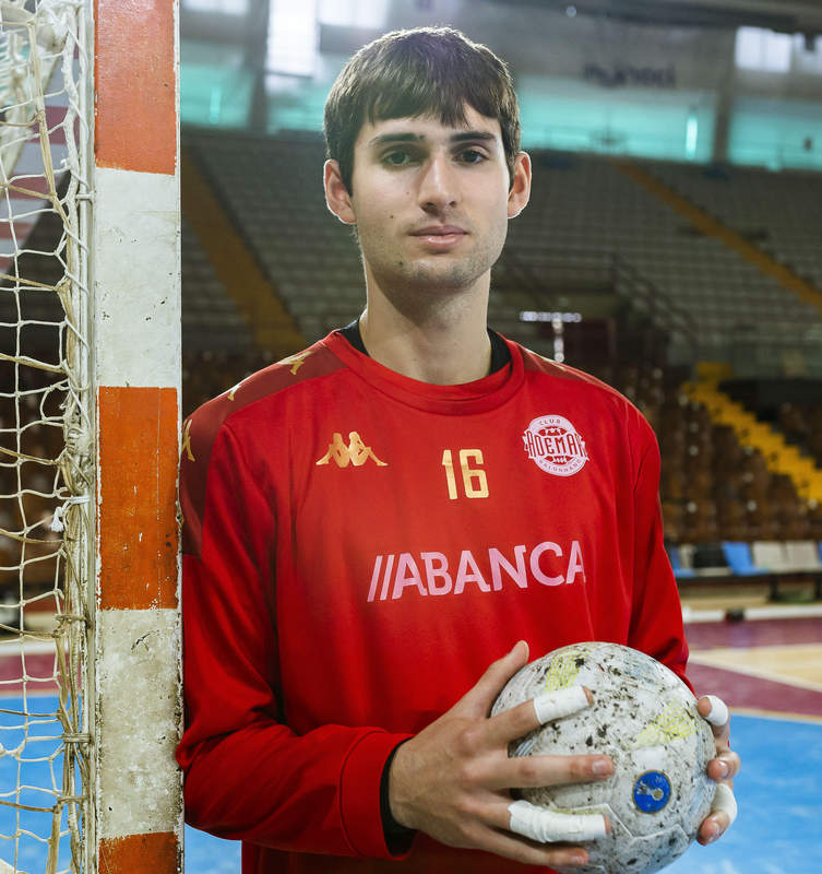 Álvaro Pérez: «Llegaré lejos solo con trabajo y si aprendo de mis compañeros»