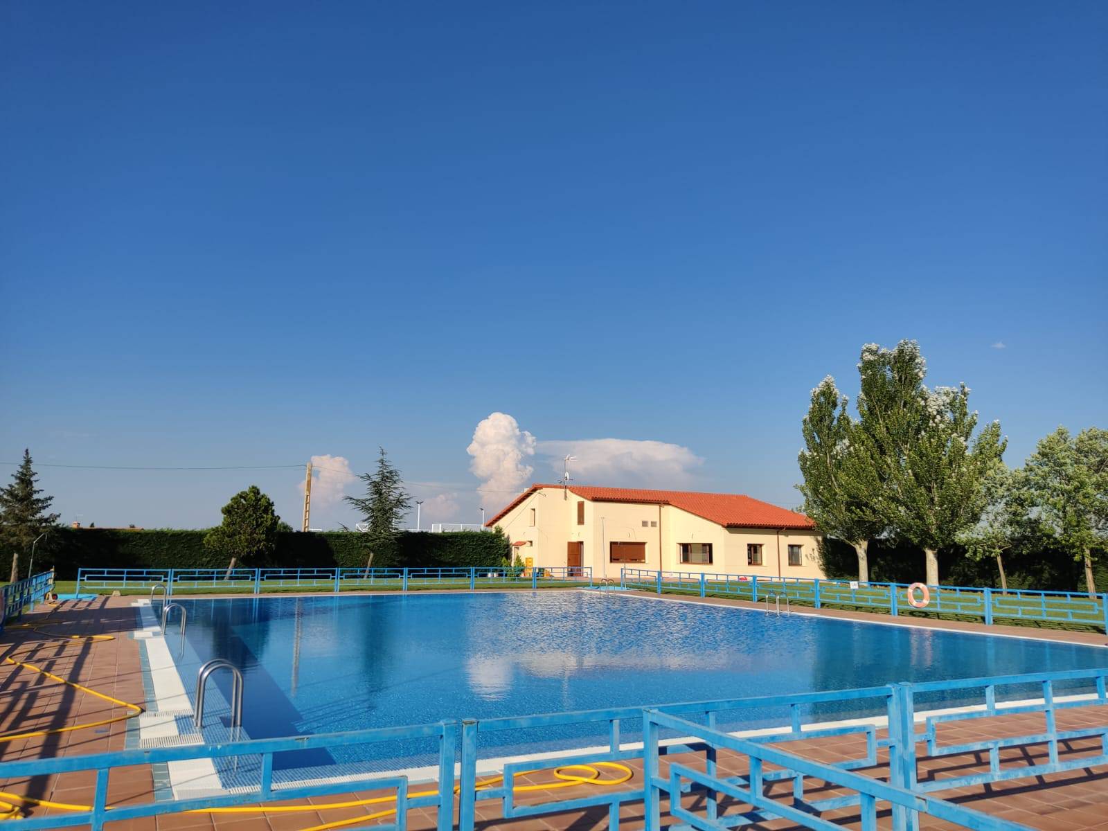 Las mejores piscinas de León: horarios, precios y actividades