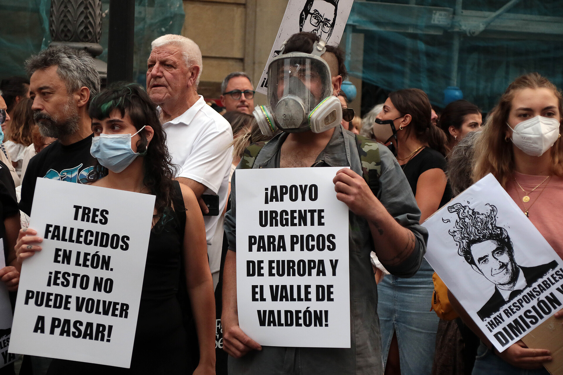 Un millar de personas piden en León dimisiones por la gestión de los ...