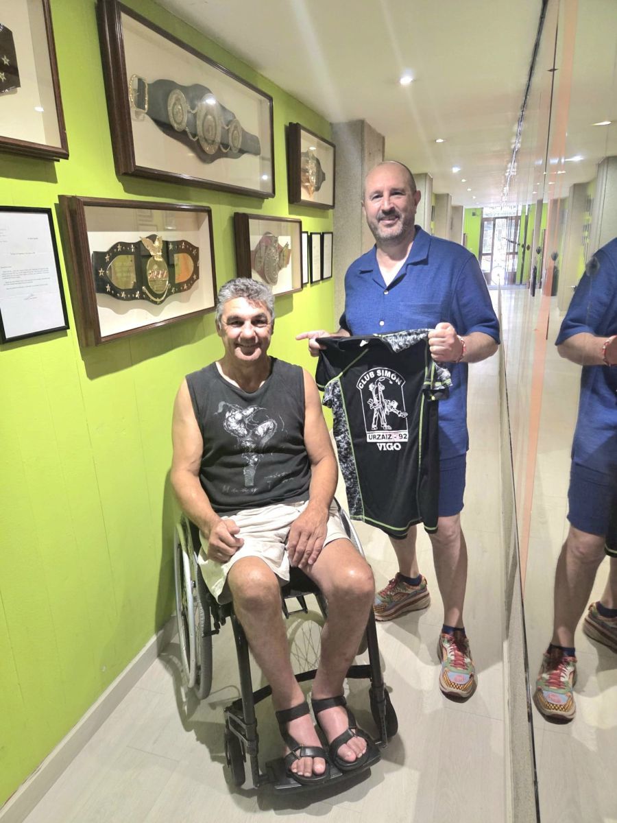 Alfredo Arrojo anima al campeón Simón González a seguir en la lucha
