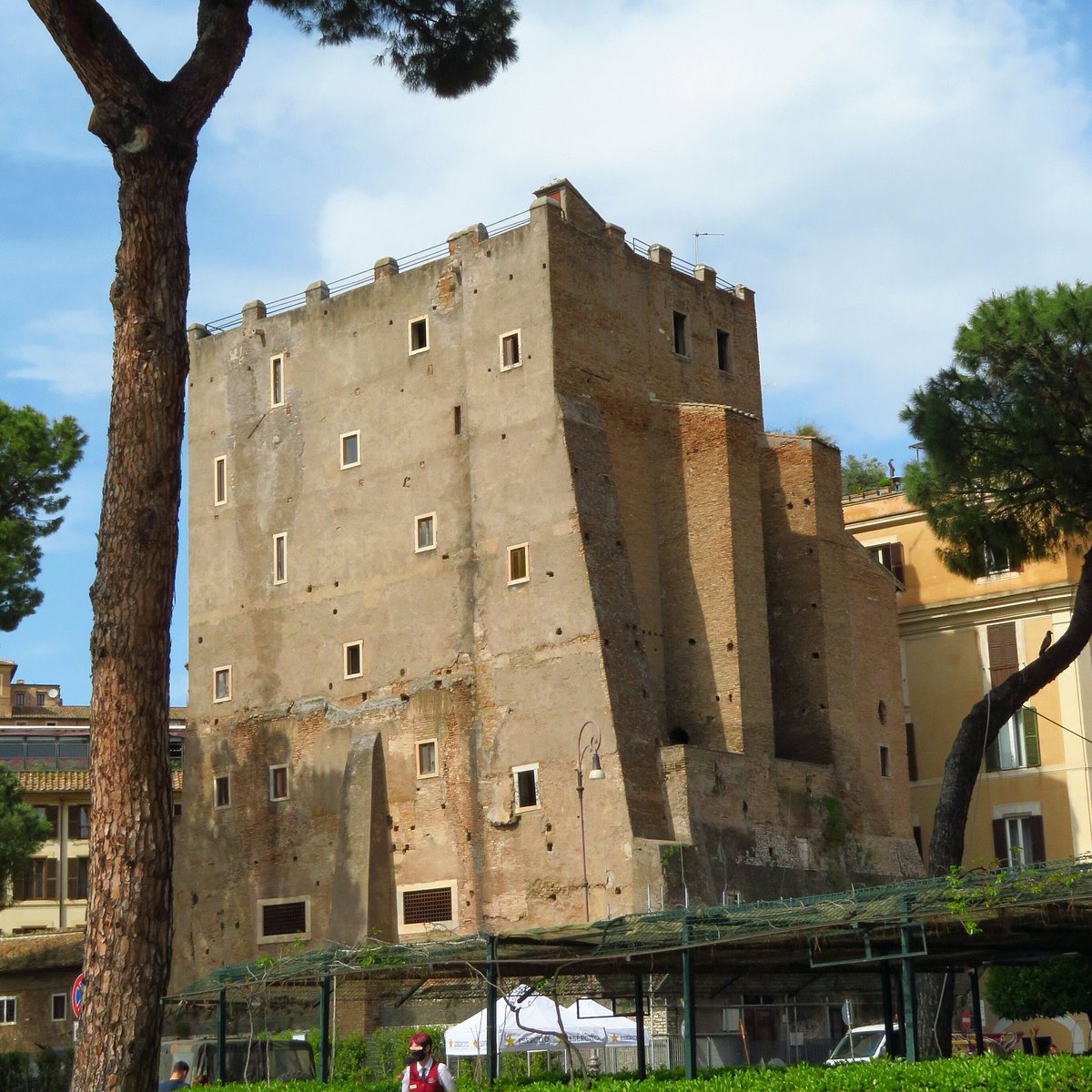 Se derrumba una torre medieval en el centro de Roma