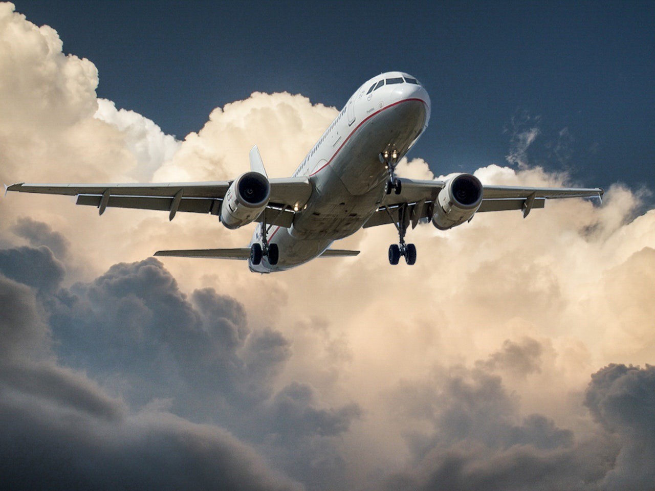 Un avión con destino a España regresa a EEUU por un dispositivo ...