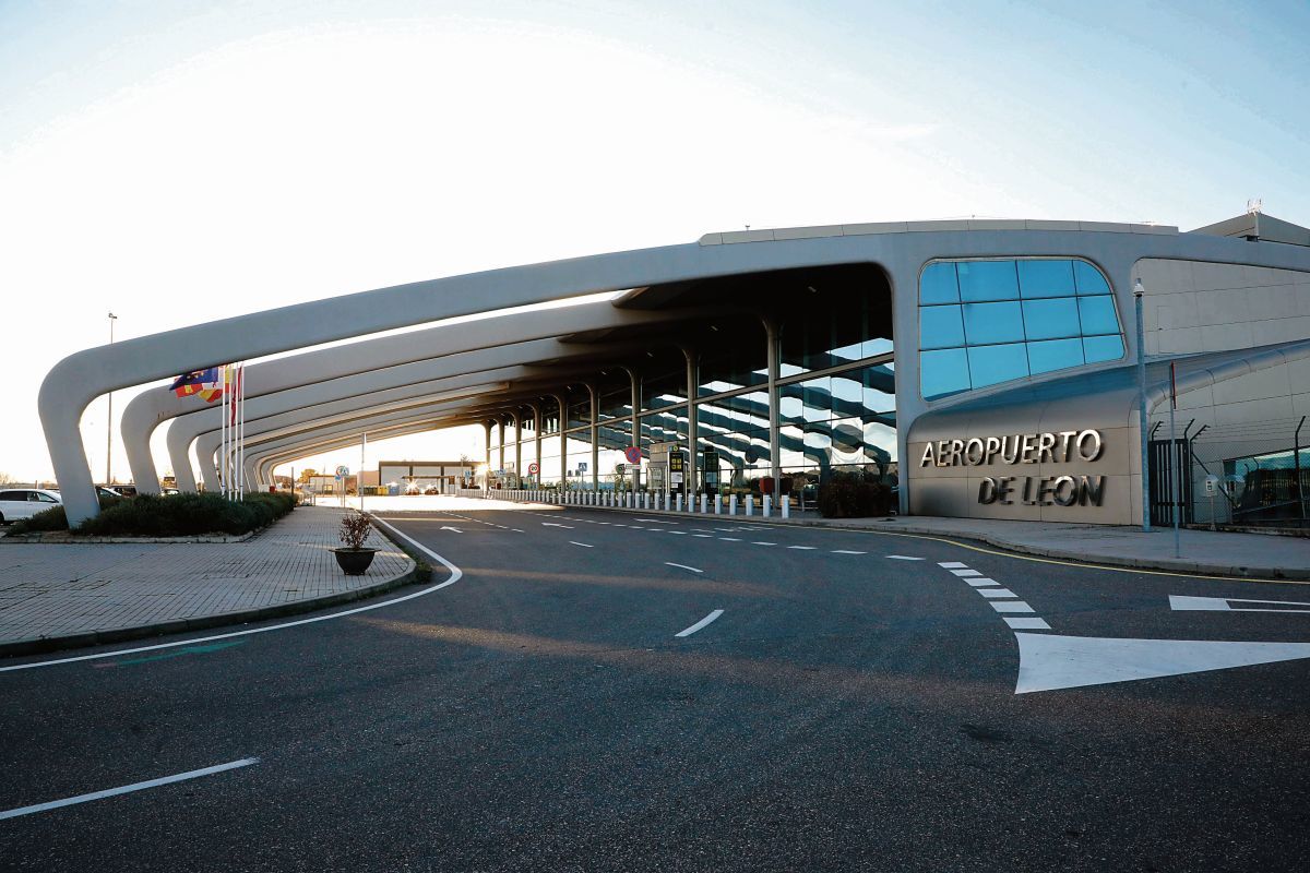 El ILS del Aeropuerto de León arruina el viaje a 6.800 pasajeros