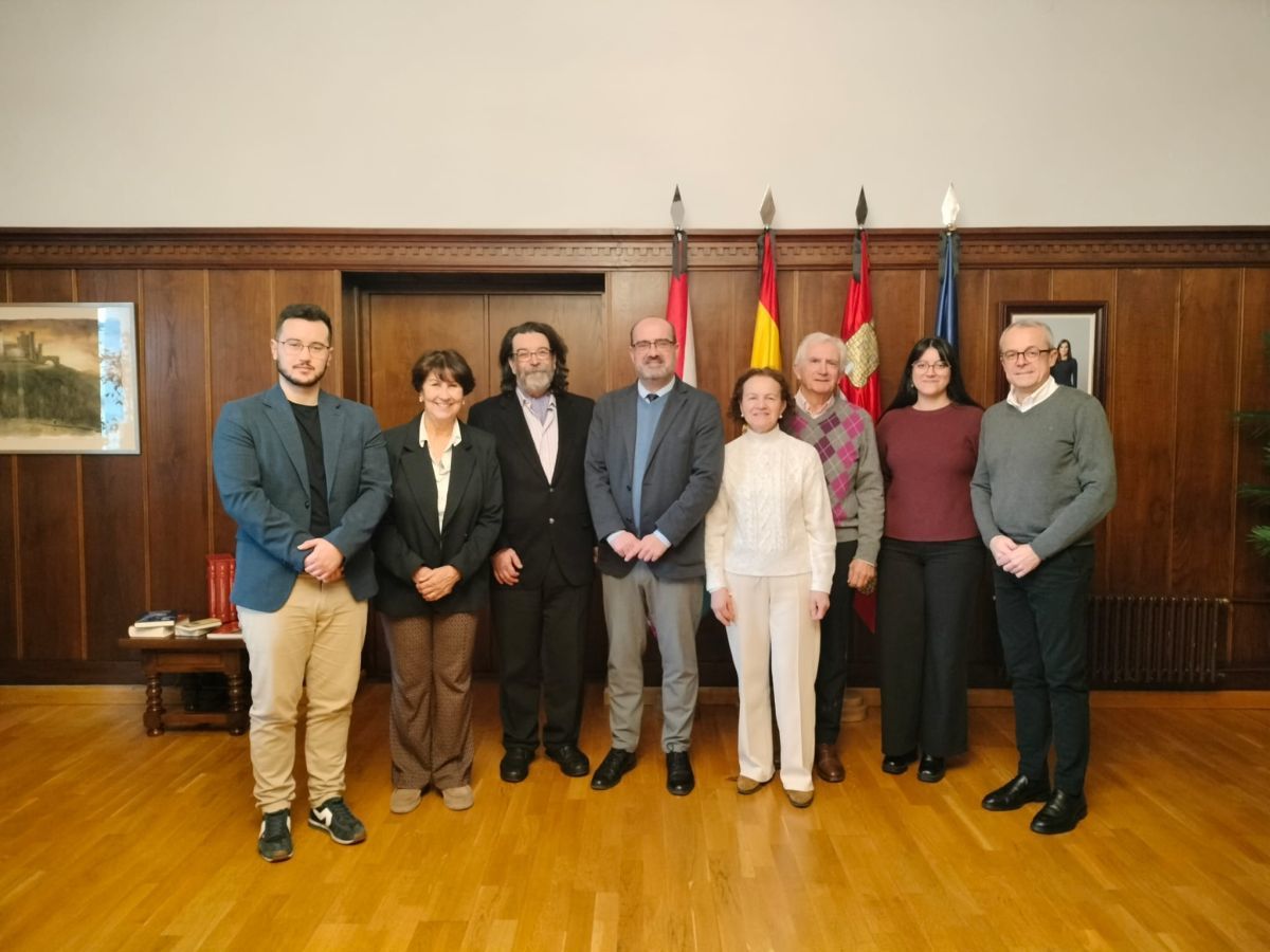 La nueva directiva del IEB recibe el respaldo municipal de Ponferrada