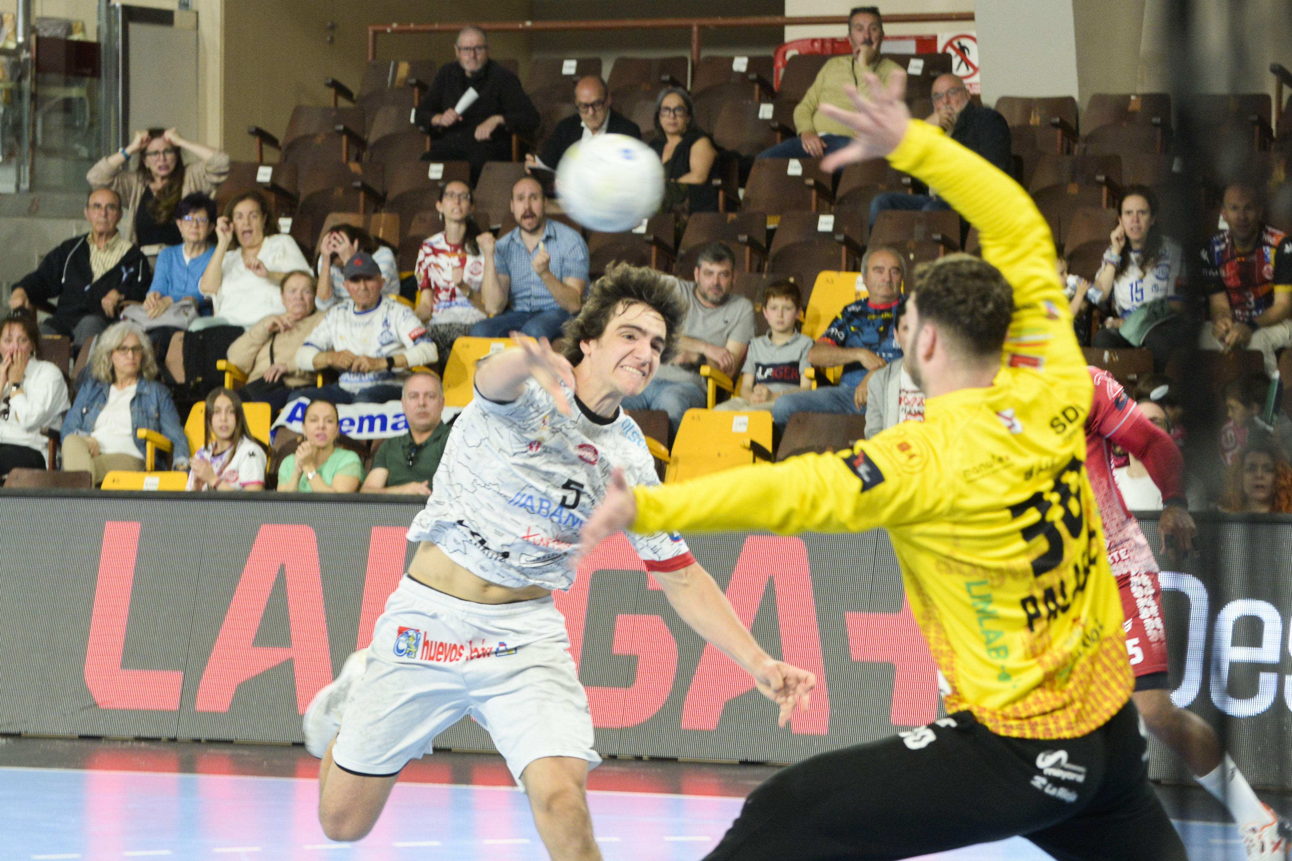 Darío Sanz, del Ademar León, firma con el Stuttgart alemán para la ...