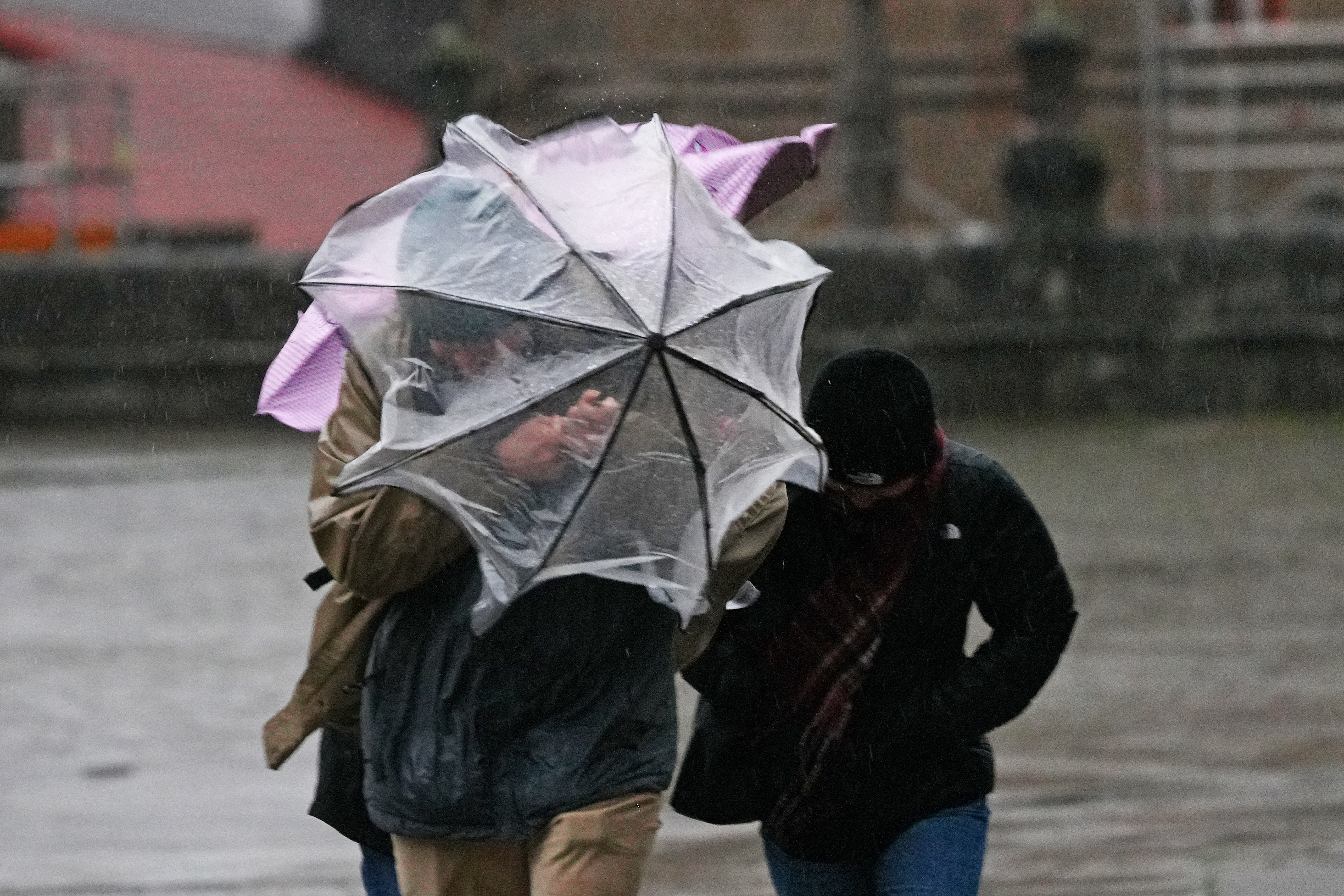 El invierno se resiste a abandonar León: semana de paraguas y desplome ...