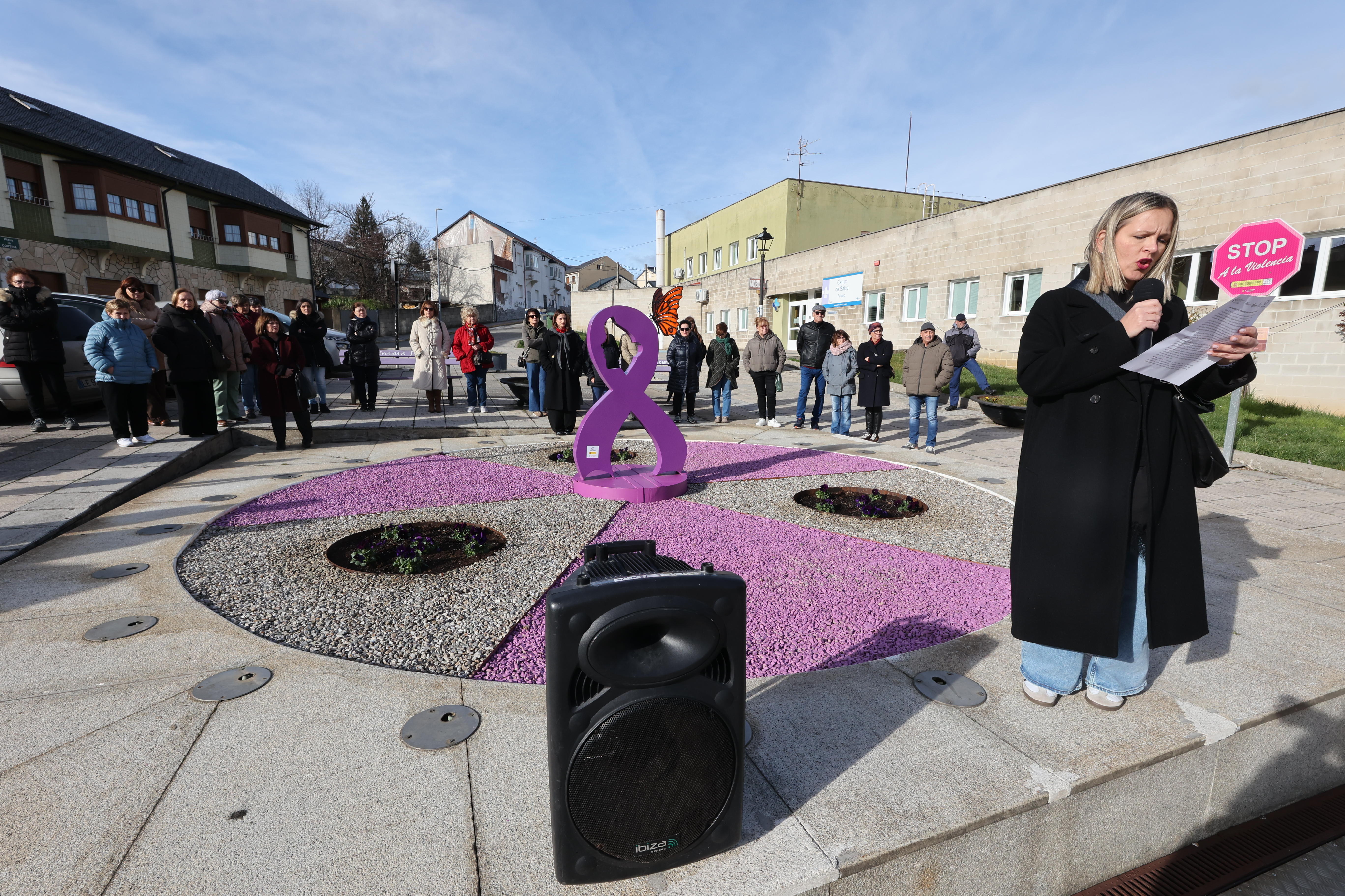 Fabero inaugura una escultura por el Día de la Mujer para dar ...