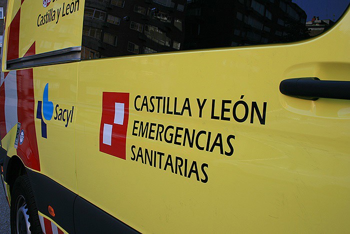 Un varón de 55 años resulta herido tras volcar su vehículo en Valdefresno