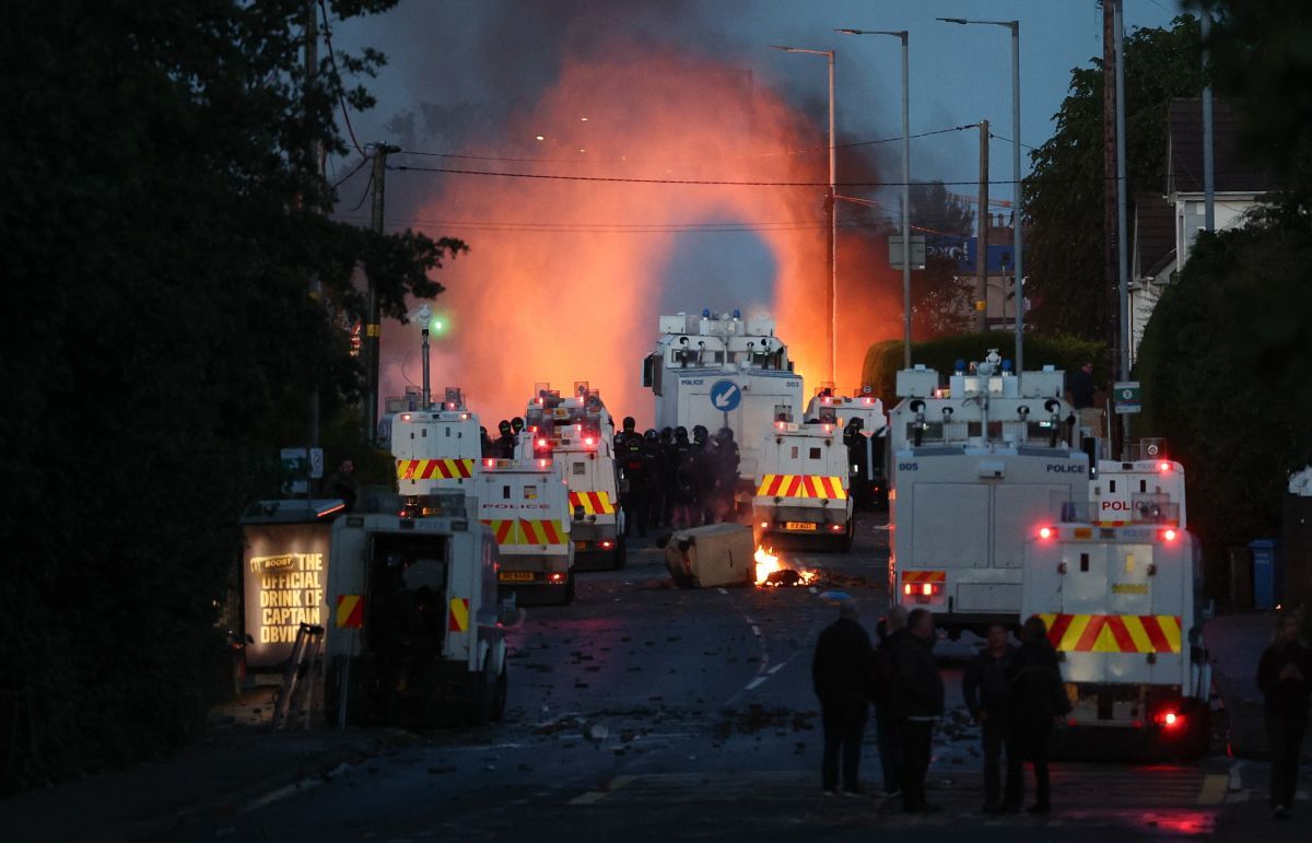 Tres ultras agitan la violenta crisis británica con la cuestión migratoria