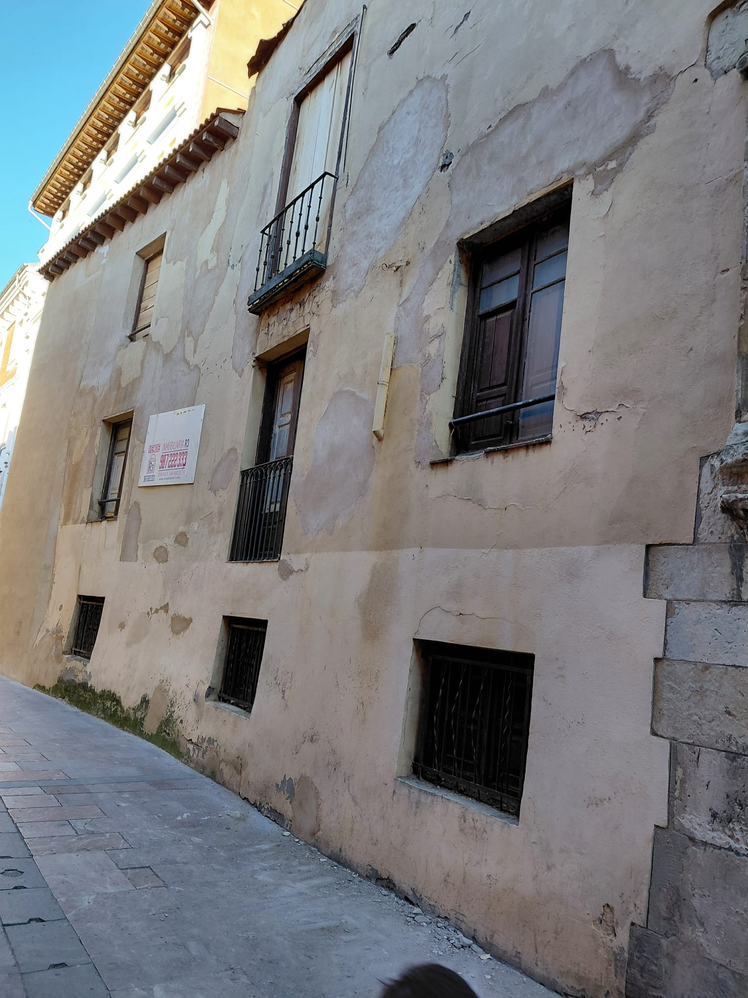 Vuelven los desprendimientos a la casona de Dámaso Merino